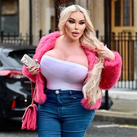 Jessica Alves Elege Look Mínimo Para Passeio Por Londres