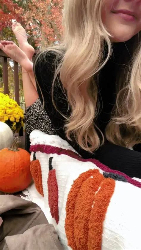 Just Enjoying The Fall Weather While You Enjoy My Soles🧡🍂 Scrolller