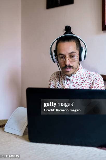 Online Training Class Vertical Photos And Premium High Res Pictures Getty Images