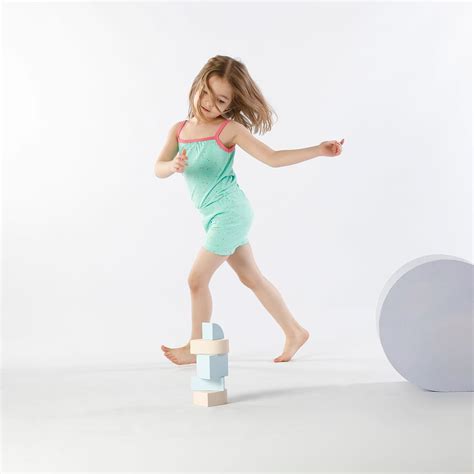 Shaben شاد باش رقصان باش ،زیرا زندگی با ریتم رقصِ ، تو Facebook