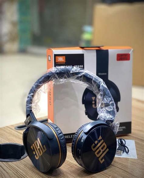 Jbl Jb Provides Steady Sound Quality And Extra Ordinary Base This Headphone Can Be Used To