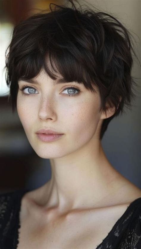 29 Pixie Haircuts With Bangs For Ultimate Hair Goals Pixie Haircut