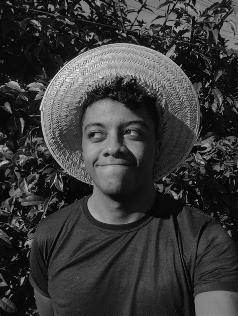 Lázaro Barreto Medium