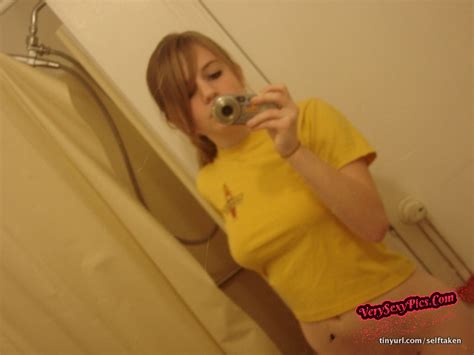 Naked Amateur Teens Mirror Porn Pic