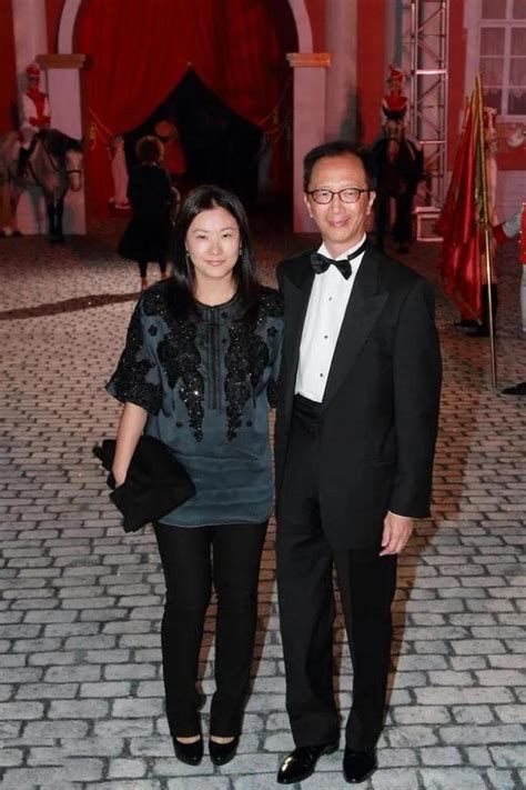 梁錦松對伏明霞說：「瘦一點確實好，我看起來比你還年輕！」 每日頭條