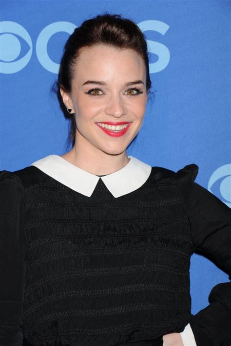 Renée Felice Smith Pictures 26 Images
