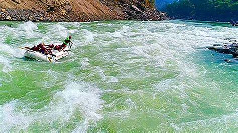 व्हाइट वाटर राफ्टिंग क्लास 5 रैपिड्स ★ यात्रा युक्तियां