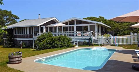 Property Details Elegant Mid Century Beach House In Chilmark Stayone