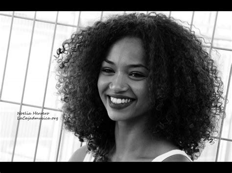 Pin De Makell Bird En Berta Vazquez Famosos Fotos Amigas Rizos