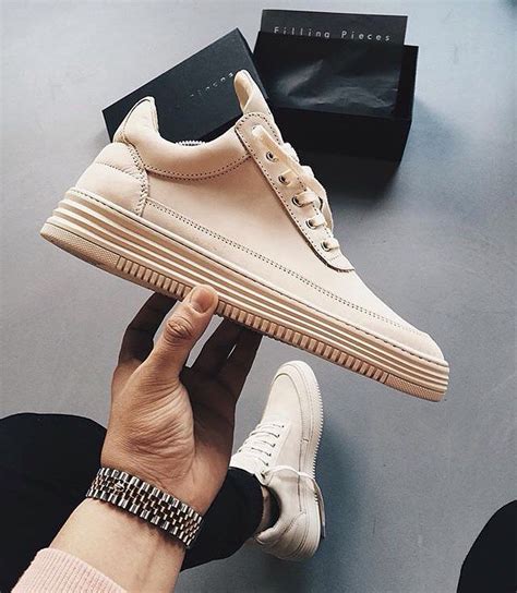 3 276 Likes 51 Comments Streetwear Sneaker Visuals