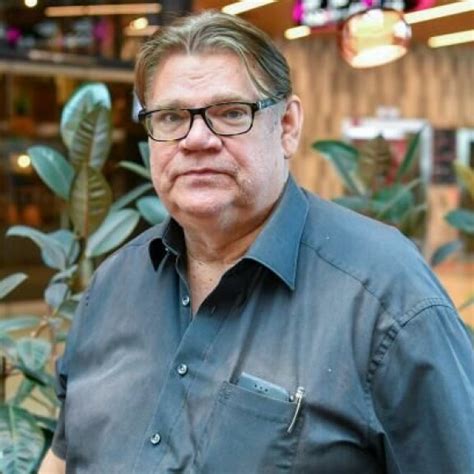 Timo Kertoo Kirjassaan Tony Halmeesta Jonka Politiikon Ura Oli Kohujen