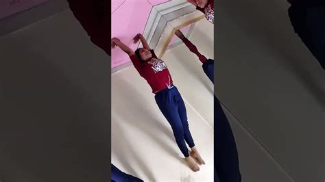 Hand Strength Tips Flexibility Gymnast Yoga Tutorial Homeworkout Stretching Shorts