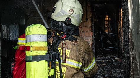 „totalschaden Einfamilienhaus Nach Brand In Wals Abgerissen