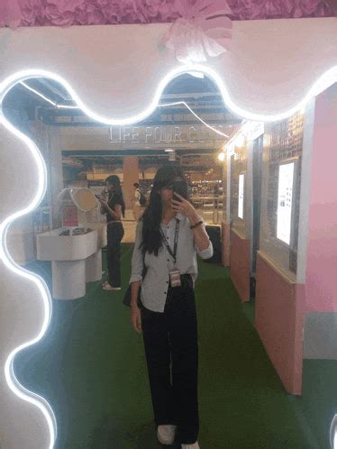 Mirror Selfie Meme Mirror Selfie Discover And Share S