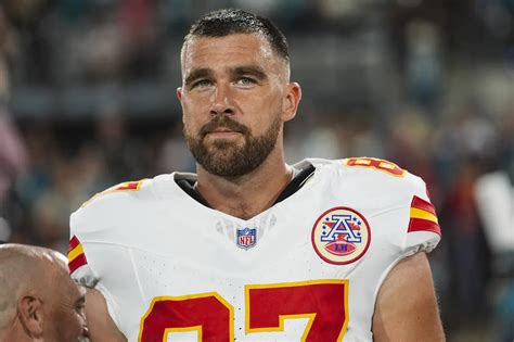 Travis Kelce Arrives In Dallas Ahead Of Thanksgiving Without Taylor