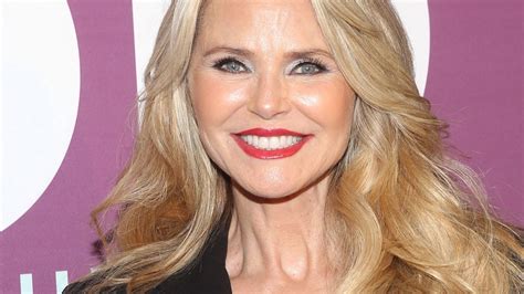 Christie Brinkleys Pink Swimsuit Is Turning Heads While Welcoming 2023 Diply