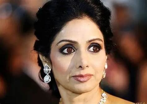 تغییرات چهره بازیگر مشهور راجینی در ملکه مارها در ۵۳ سالگی