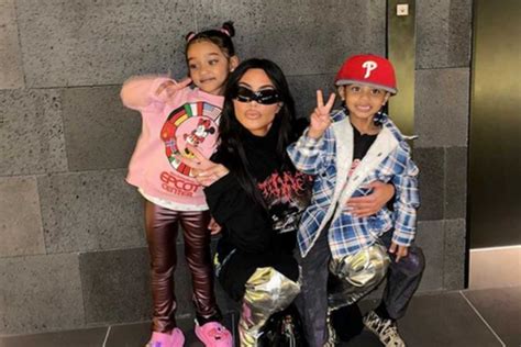 Kim Kardashian Não Libera Filhos Mais Novos Para O Pai