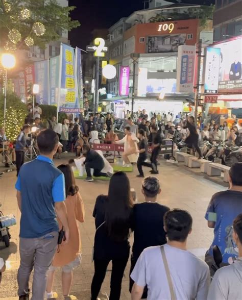 Tvb Stars Kalok Chow Ricco Ng Wore Nude Coloured Underwear To Run Down The Streets Of Taichung