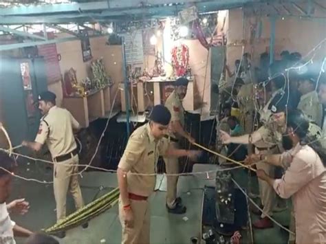 રામનવમીના દિવસે જ મંદિરમાં થયેલા ભયંકર અકસ્માતમાં અત્યાર સુધીમાં 35 લોકોના મોત પરિવારોને 8