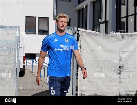 Fussball Herren 3liga Saison 20252026 Tsv 1860 München Training Raphael Schifferl Tsv