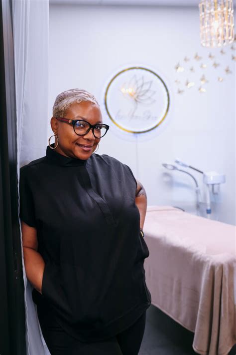 Meet Aisha Williams Licensed Esthetician Shoutout Atlanta