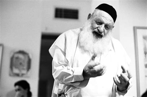 תמונה 4 מתוך אורי זוהר חוזר אידיבי