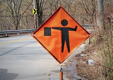 5799969web1web Flagger Sign