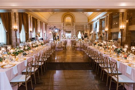Round Hand Tied Bouquets And Outdoor Wedding Photos In This Summer In