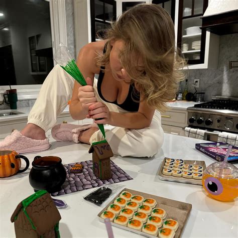 Sydney Sweeney Frosts A Halloween Cookie House And More Star Snaps