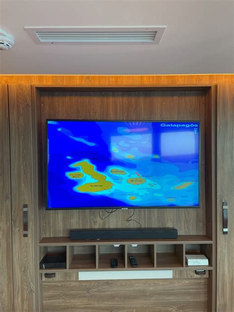 Celebrity Flora Penthouse Living Room Tv Soundbar Eye Of The Flyer