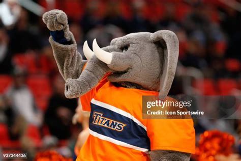 Titans Mascot Photos And Premium High Res Pictures Getty Images
