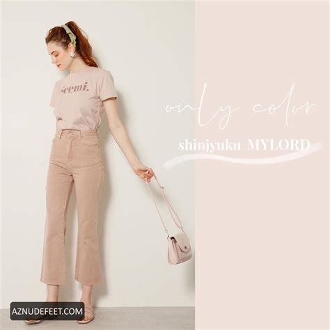 Adele Siniak Feet Aznudefeet