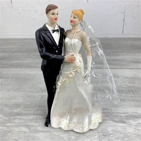 Romantic Married Couple In Resin Height 18 Cm Wedding Cake Figurines