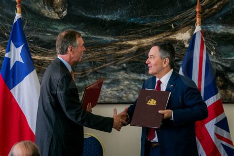 Chile Y Reino Unido Firman Acuerdo De Asociación Bilateral Que