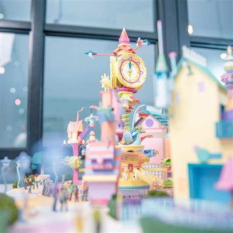 Lucas Steadman Table Decorations Holiday Decor Decor