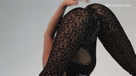 Sofia Gnutova Spreads Her Beautiful Legs Eporner