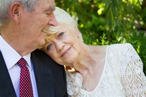 28 Absolutely Beautiful Elderly Couple Wedding Photos Bored Panda