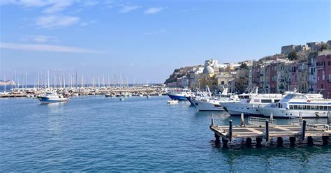 Tour Der Insel Procida Mit Dem Boot Und Badepausen Getyourguide