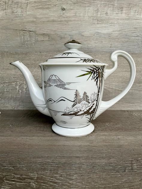 Kutani Japanese Porcelain Teapot Porcelain White With Platinum Trim Landscape Of Mt Fuji And