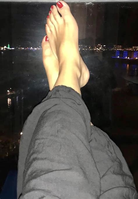 Turkish Aunt Feet 🦶💦 Scrolller