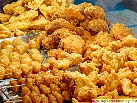 米其林餐盤推薦 超狂炸雞 隱藏在黃昏市場中的排隊美食 表層好酥脆 一口咬下咔嗞咔嗞 內層雞肉鮮嫩多汁 Alice一家樂遊遊