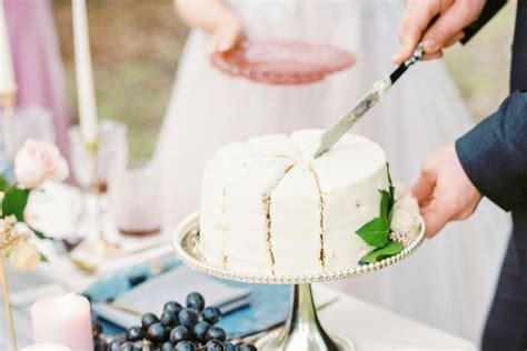 Foto 4 Tips Memotong Kue Tar Gunakan Air Panas