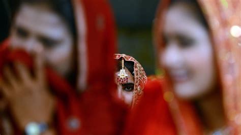 Tradita E Tmerrshme” Një Barrë Mbi Nuset E Pakistanit