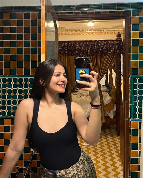 Ritika Negi 🌙 🌟 Instagram