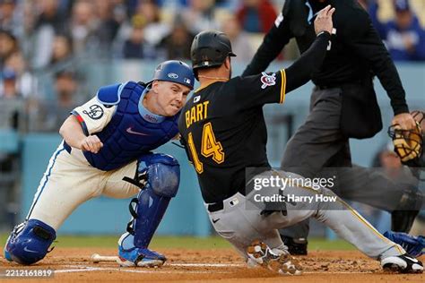 Will Smith Of The Los Angeles Dodgers Tags Out Joey Bart Of The News