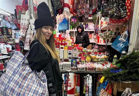 Reacții După Ce Delia A Apărut în Piața Obor Din București Cu Punga De