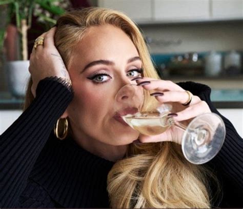 Pin De Marta Souza Em Celebridades Adele Cantores Resenha