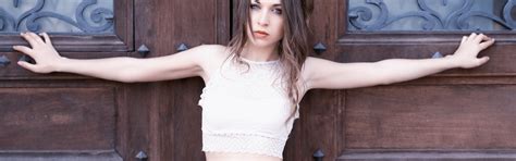 Download Wallpaper Look Background Model Anna Section Girls In