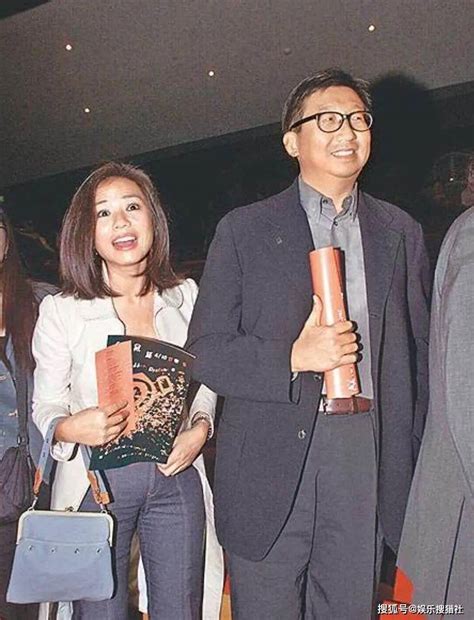 钟楚红丈夫朱家鼎去世，钟楚红痛不欲生，从此她决定终生不嫁生活